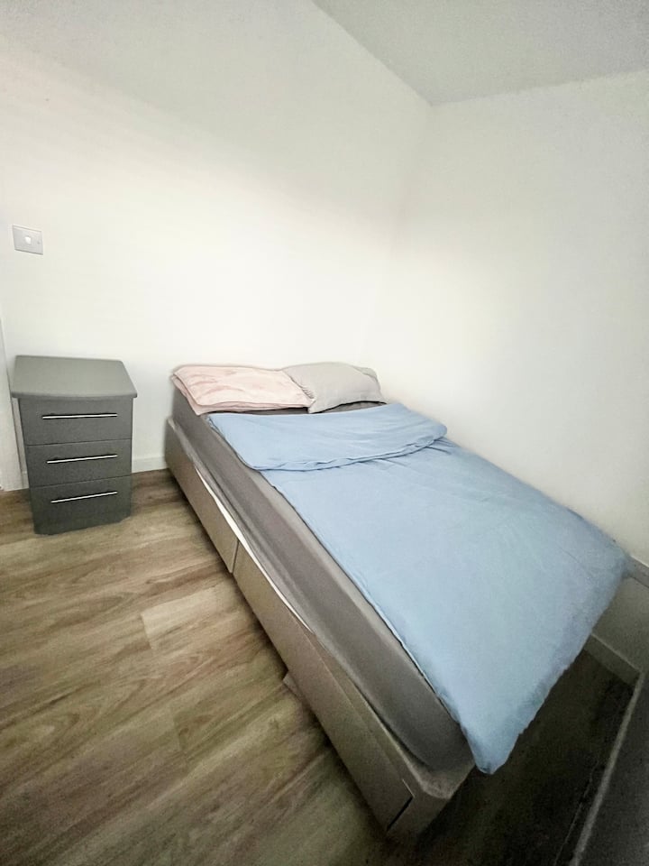 Ajk Room - Salisbury