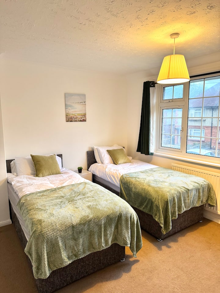 Sleeps 5, Free Parking, Fast Wifi, Netflix, Garden - Wellingborough
