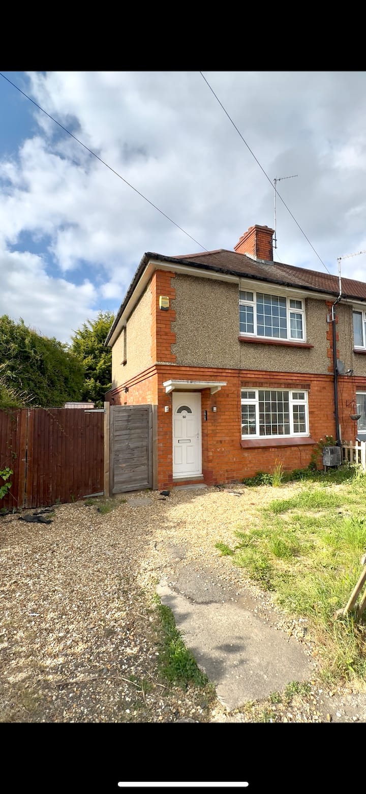 Perfect For Contractors - Free Parking - Sleeps 5 - Wellingborough