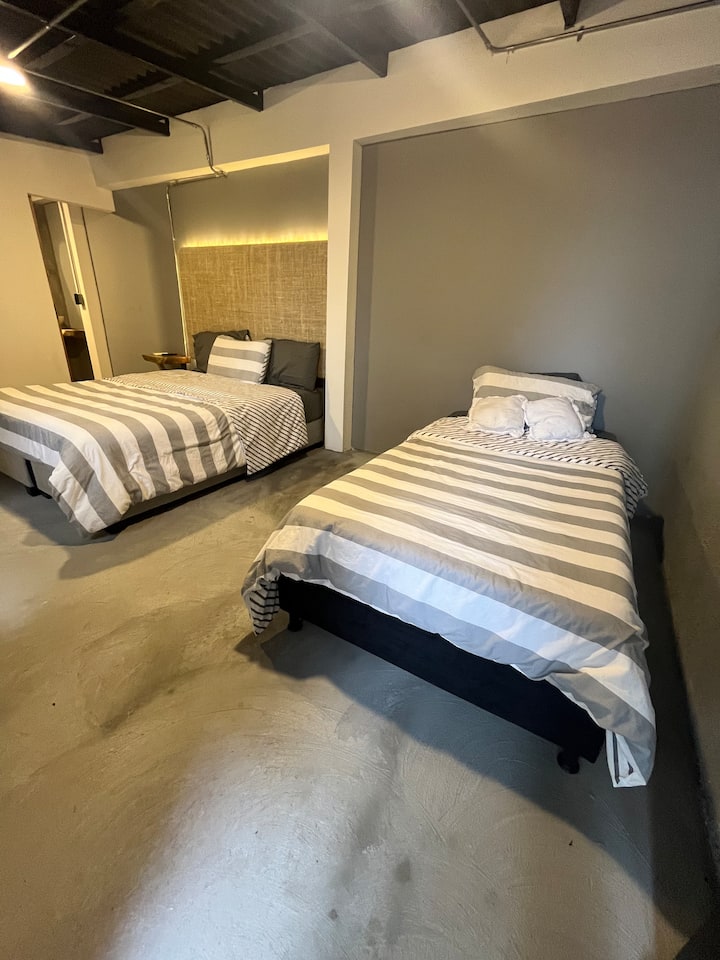 Habitación - Cama Doble Y Sencilla Con Tv Y A/c. - Barranquilla