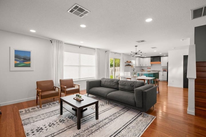 Fresh And Comfy Gathering Space In Ne Austin - Austin, TX