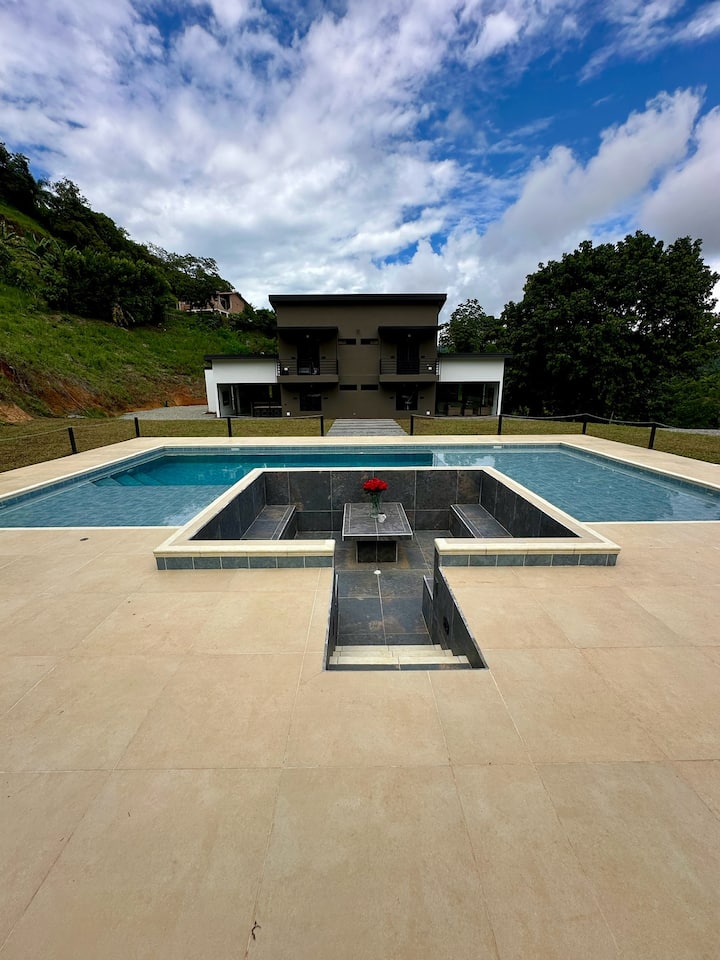 Finca Edén, Damasco, Antioquia Vía La Pintada. - La Pintada