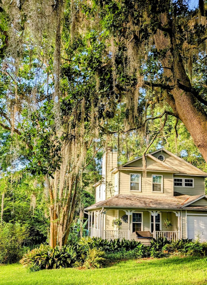 Carol's Place, Relax On The Deck! - Tallahassee