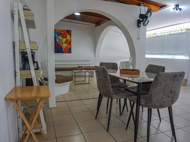 Casa En El Centro De Managua 8p - Managua
