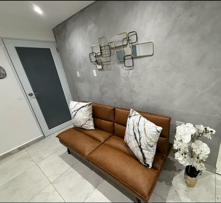 Duque Studio 2 - Levittown