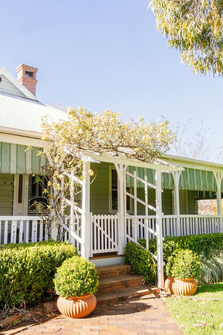 Wandella A Serene Country Cottage And Garden - Inverell