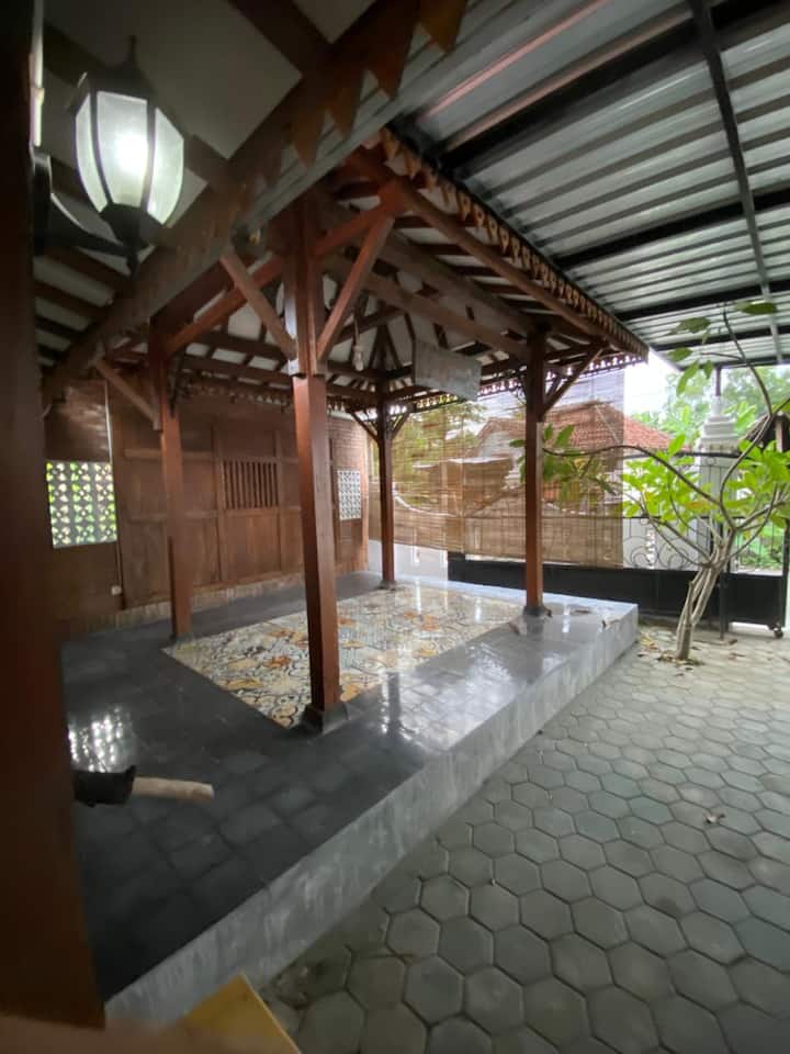 Destan's Hut Penginapan Keluarga - Parangtritis