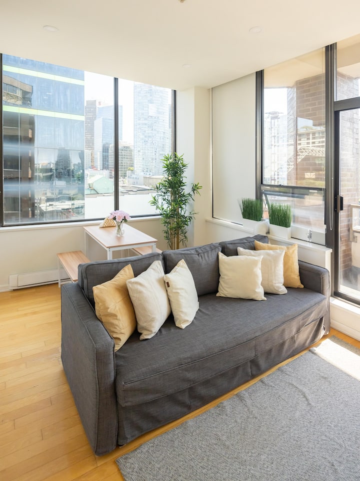 Jr. 2 Bedroom Central & Convenient - Vancouver