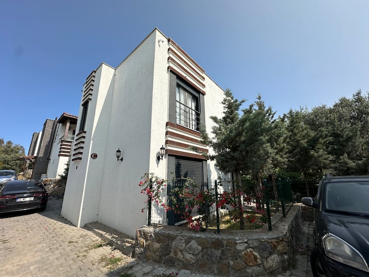 Gümüşlük Merkezde Bahçeli Ev - Gümüşlük