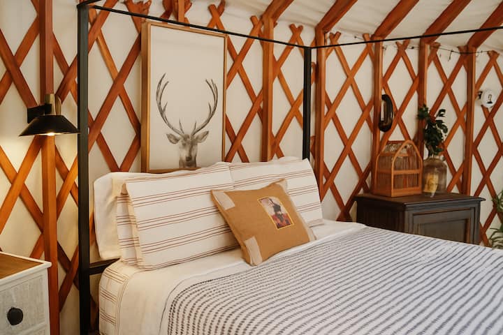 Fall Escape – A Cozy Yurt W/ Fire-pit On Whidbey - Clinton, WA