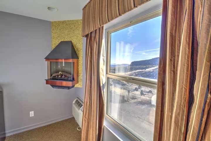 Double Queen Escape W/ Scenic Trails & Parking - Mount Charleston, NV