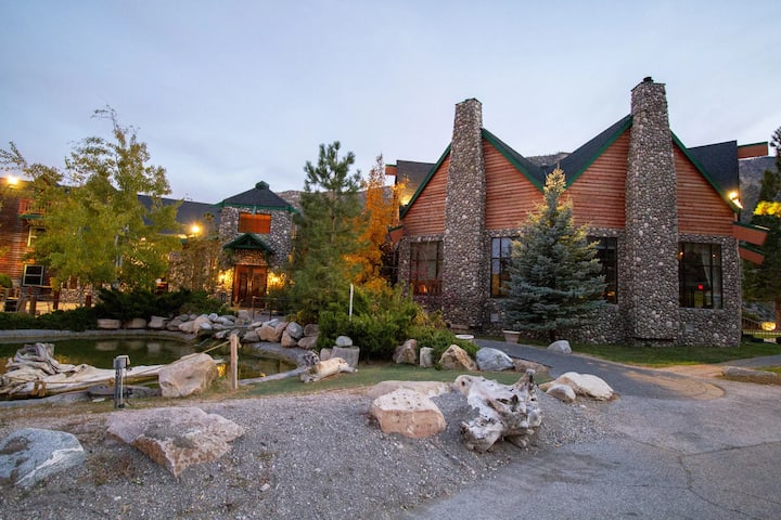 Hiking Retreat! King Suite W/ Free Parking! - Mount Charleston, NV