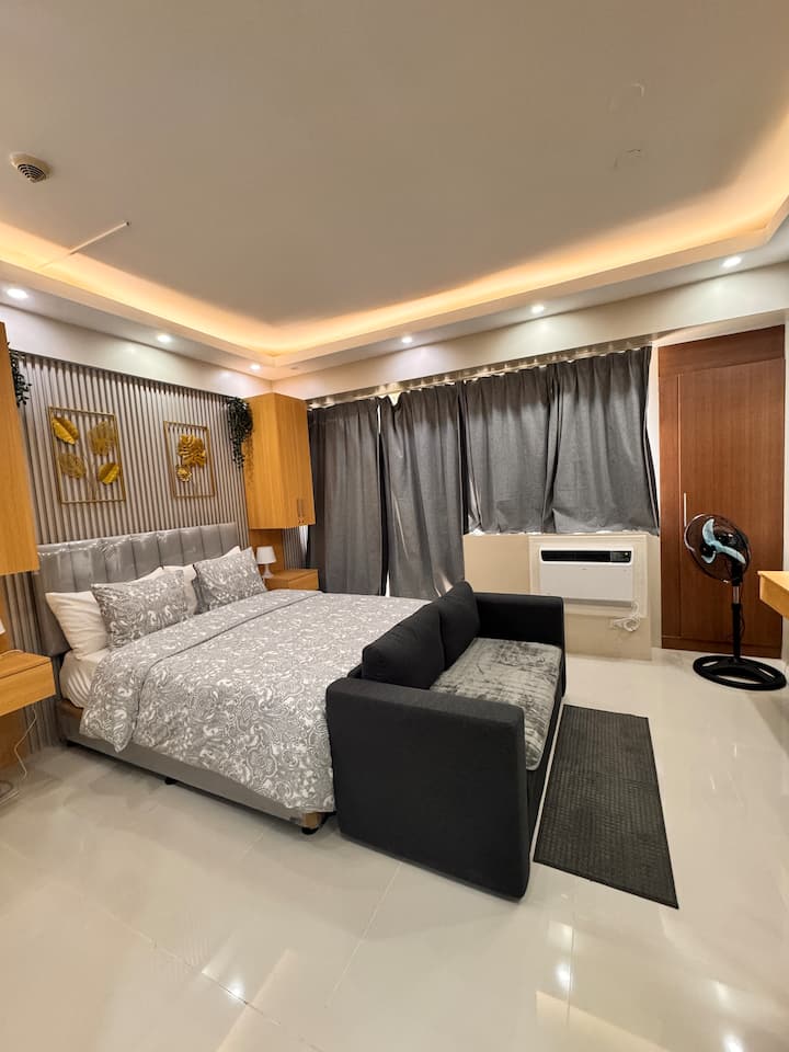 Elegant Studio W/ Balcony @Naia3 - Parañaque