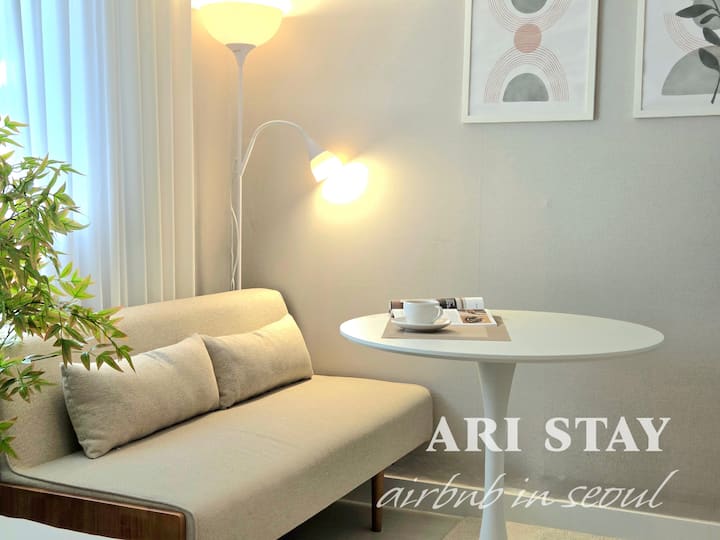 지하철+공항버스5분 #월드컵경기장 #홍대#연세대#경복궁#짐보관#깨끗,친절#호텔침구#합법숙소 - Seoul