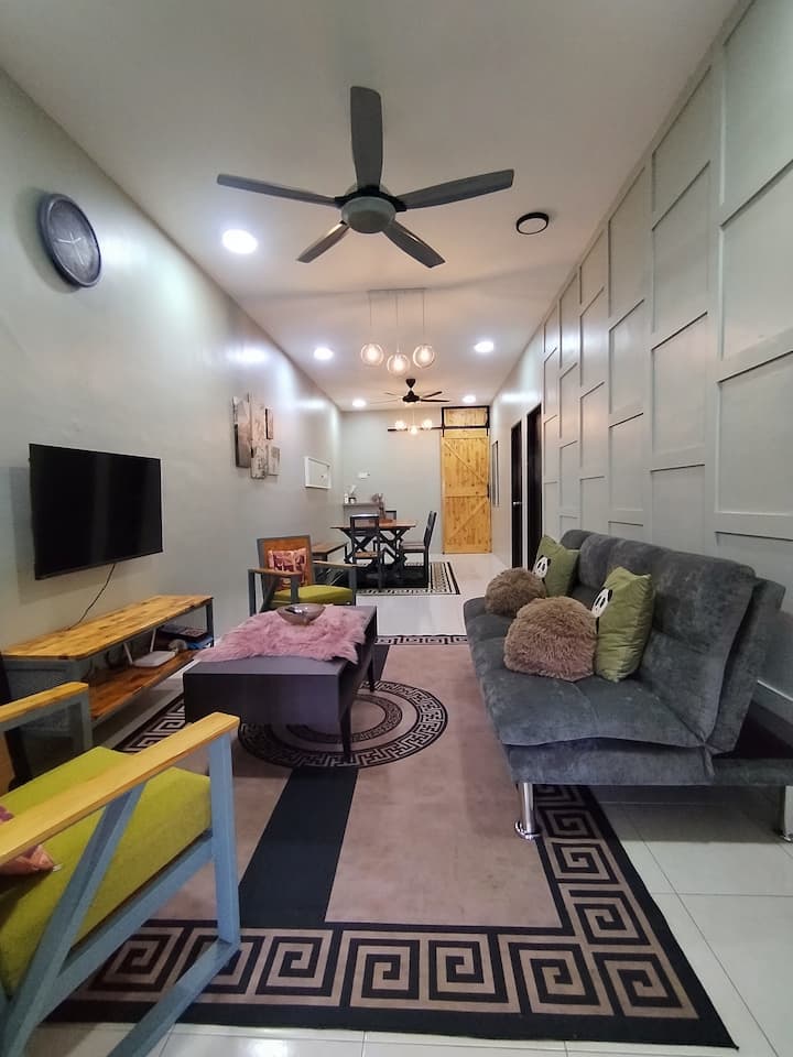 Rumah Luas Fully Aircond L 10 Pax L Easy Parking - Teluk Intan