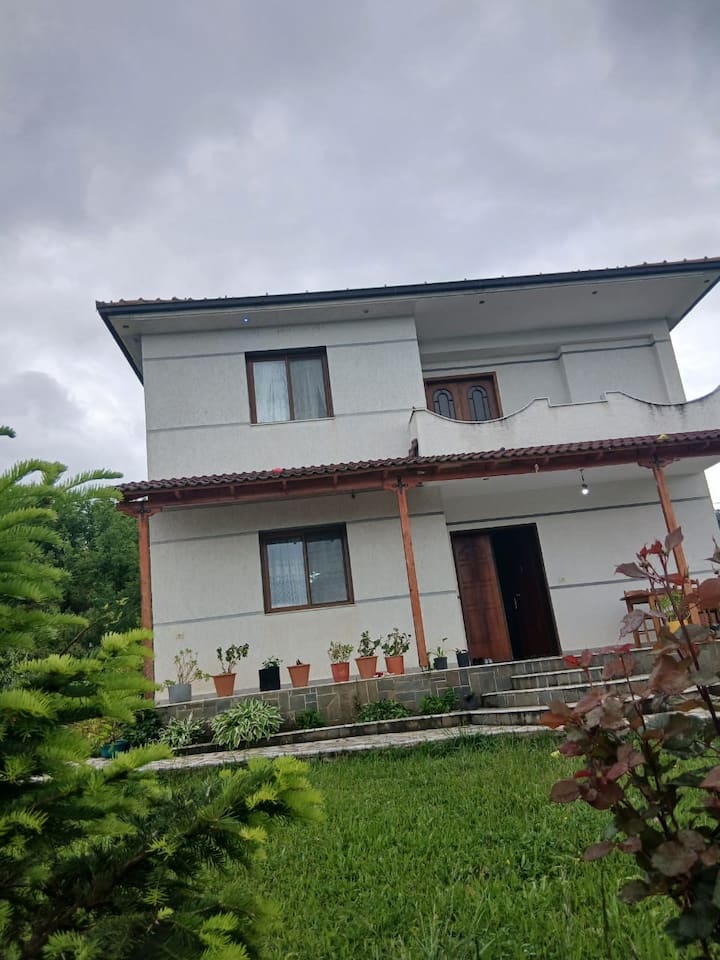 Aty Ku  Jeta Ka Kuptim Në Natyrë - Macedonia del Norte