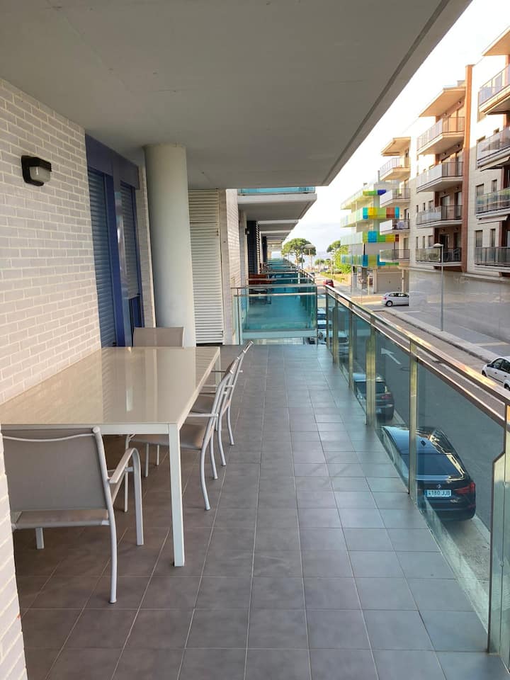 Piso Con Vistas Al Mar, 3 Habitaciones Y 2 Baños - Tarragona