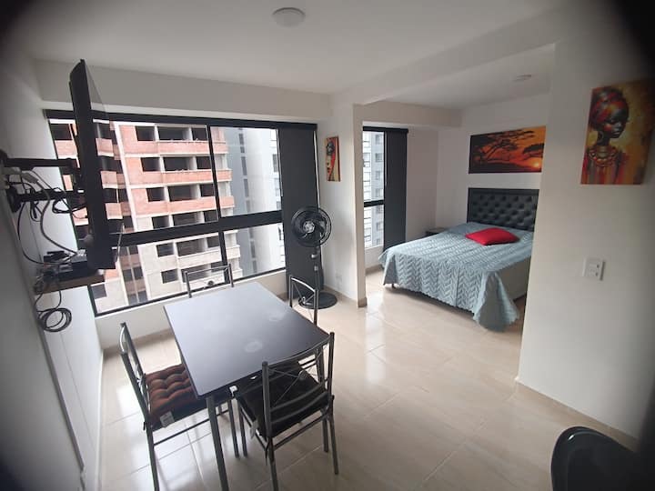 Aparta Estudio En Unidad Cerrada Para 1 A 4 Person - Medellín