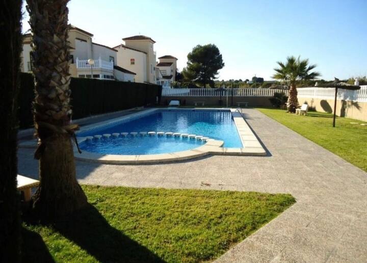 Hermosa Casa En Montebello - Guardamar del Segura