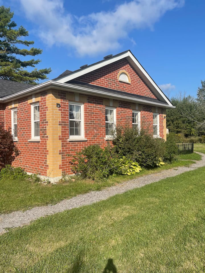 Guest House In Ajax - Pickering
