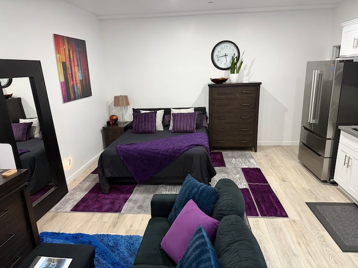 Chic Modern Studio In East La- Parking Available - Florence Avenue – Los Angeles
