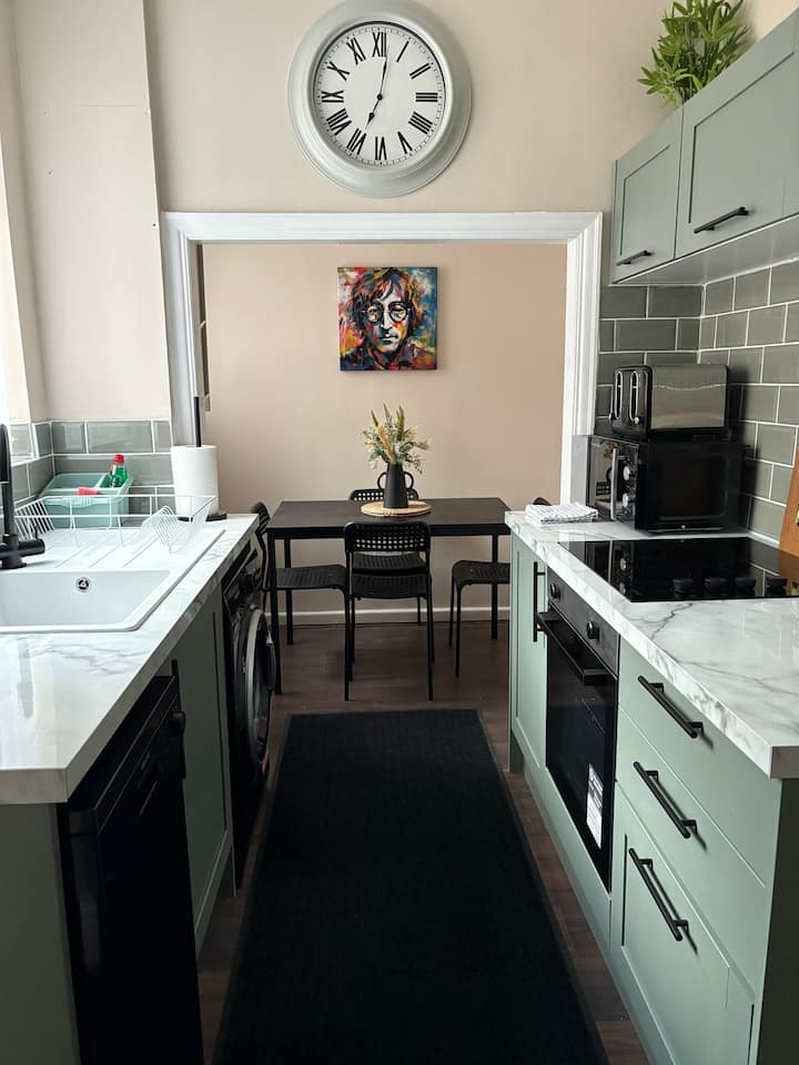 7 Bed Anfield Home - 1 Minute Walk To Stadium! - Liverpool City Centre