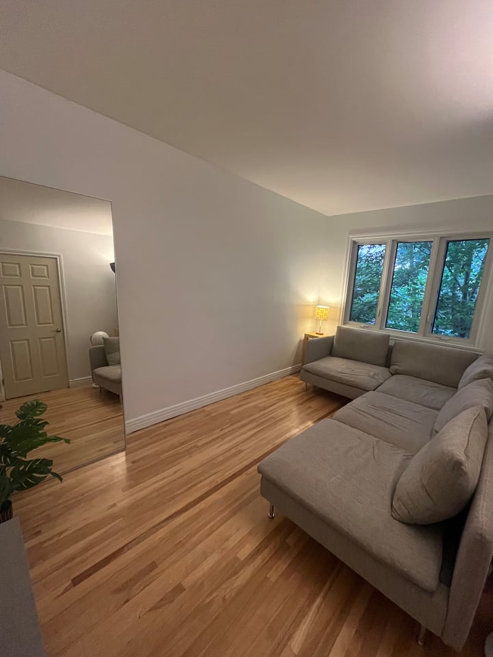 Rest Easy: Cozy Apartment In Serene City Spot - Montréal