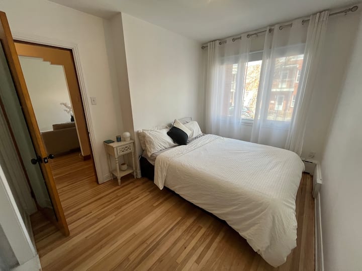 Cute And Bright Room! - Montreal