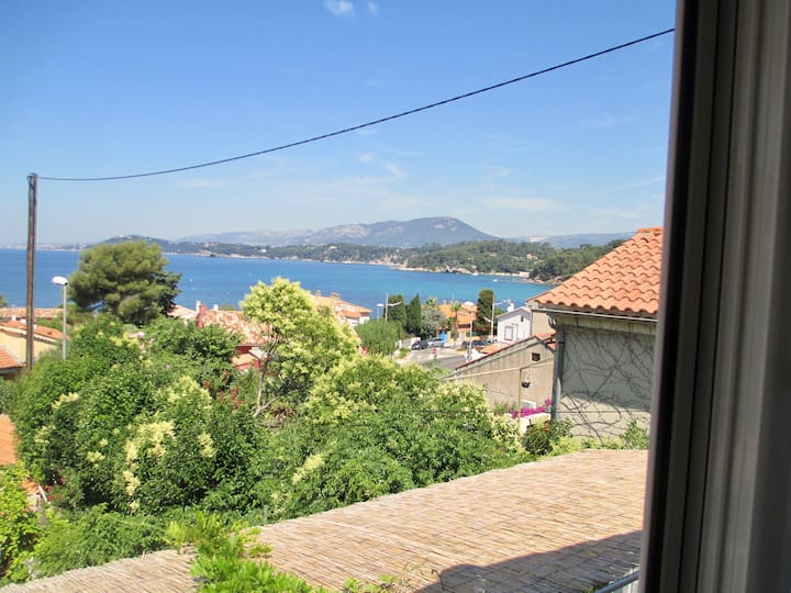 Duplex Indépendant Avec Jardinet à 100m De La Mer - Le Pradet