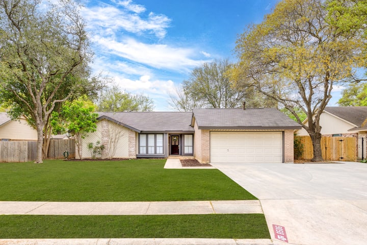 The Socratic - 3 Br/2 Bth 5 Mins From Randolph Afb - Universal City, TX