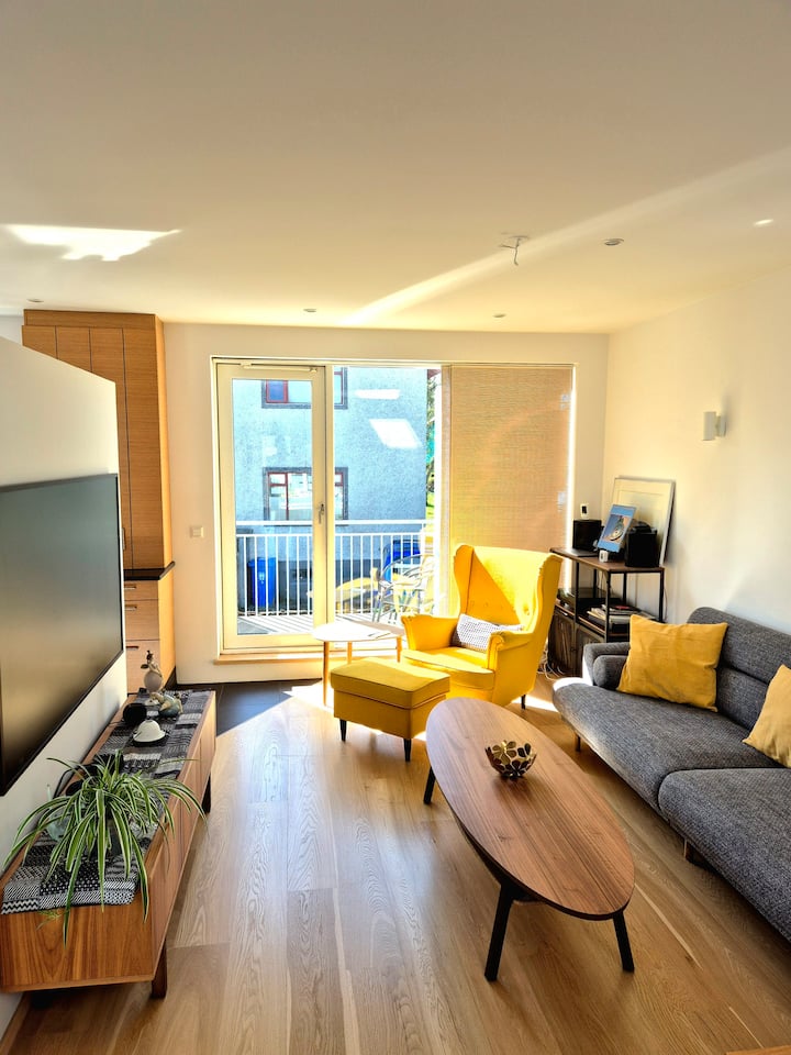 Charming Home With Balcony - Greenland