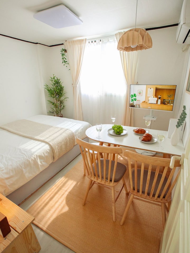 [리뉴얼 특가] 신촌역9분, 공항버스4분, 홍대/연남의 즐거움에 아늑한 쉼이 더해지는 집 - South Korea