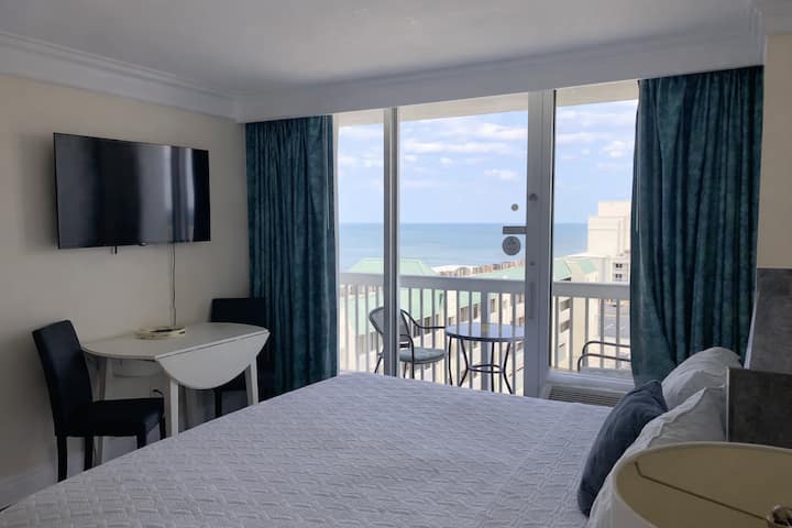 Ocean View Studio | Balcony Views + Steps To Beach - Daytona 500 NASCAR