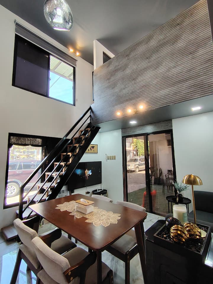 The Entourage - 4 Bedrooms, 10 Beds, 2 Baths, Ac, - Taytay