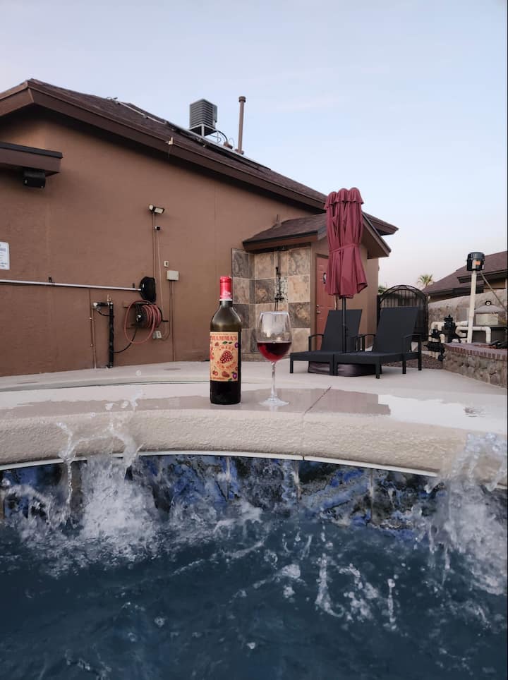 El Paso Pool/hot Tub Escape - El Paso, TX