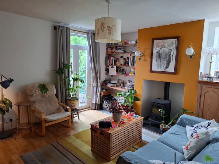 Cosy And Colourful House. - Hay-on-Wye