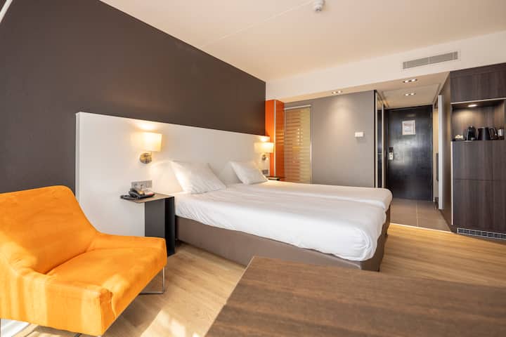 Modern Escape With Pool And Onsite Dining - Utrecht Province