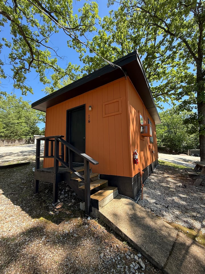 The Summit Studio Cabin - Lake Ozark, MO