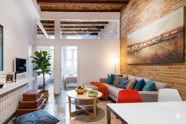 ¡Great 8-bedrooms 4-bathr Groupflat For 16 People! - Barcelona