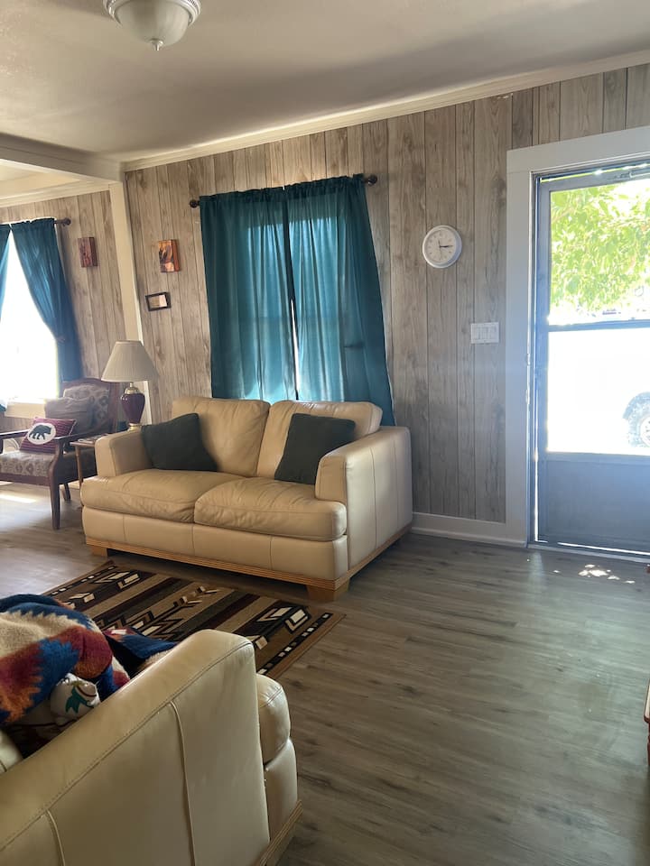 Grandmas Cozy 2 Bedroom - Las Palomas, NM