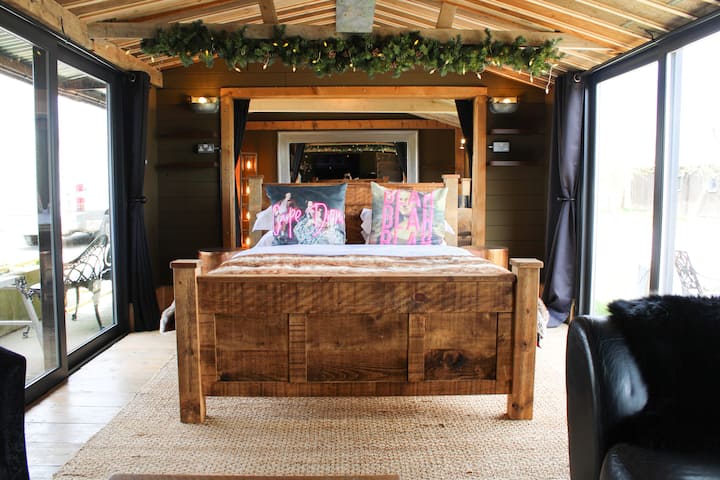 Cabin Escape | Puppy Lounge, Games Room, Arcades - Market Rasen