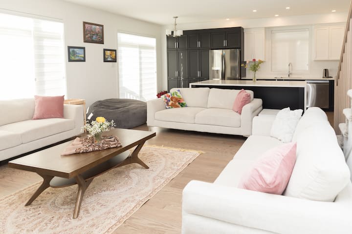 Luxury 6br Home | 8 Beds 3.5bath - Ottawa