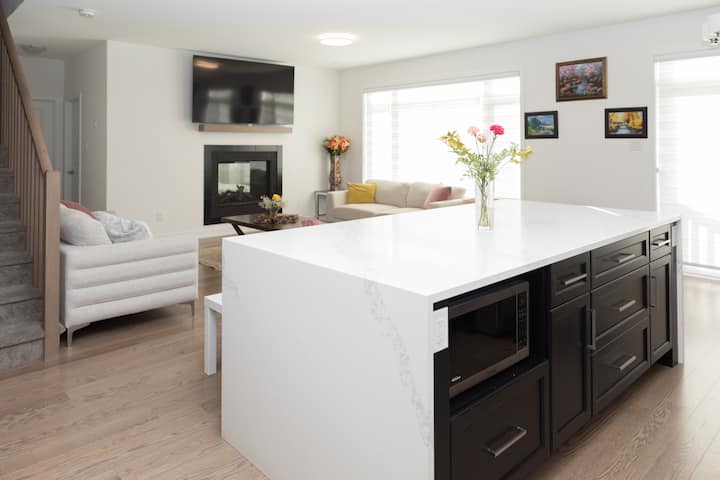 Luxury 6br Home | 8 Beds 3.5bath - Ottawa