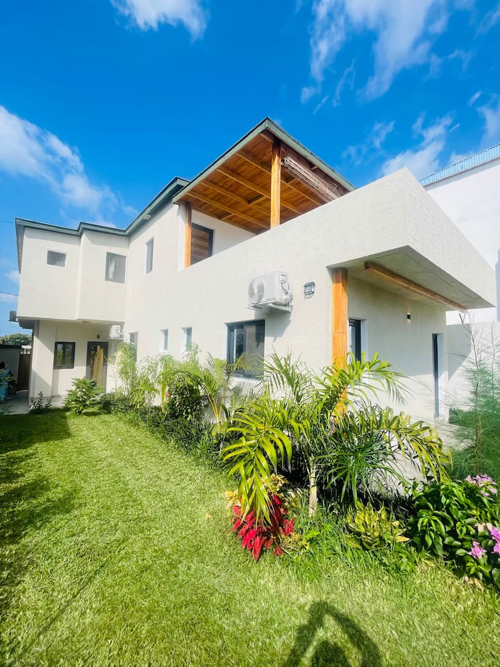 Pavillon Y1, Villa 5 Chambres Piscine Et Service - Côte d'Ivoire