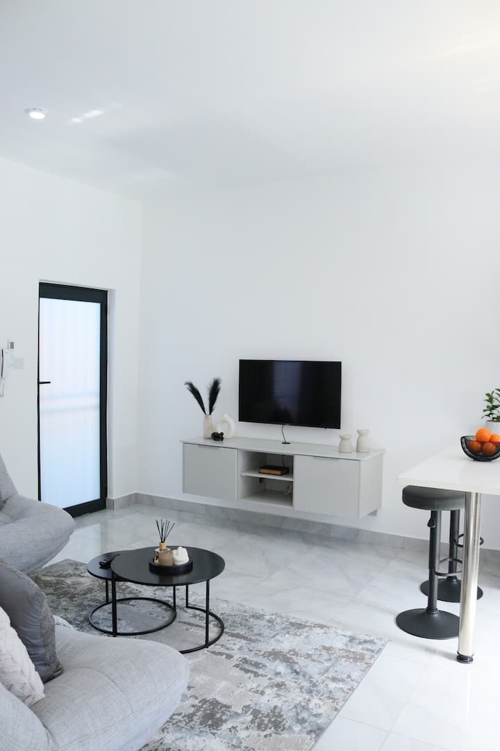 Threeon10 - Modern Apartment - Botswana