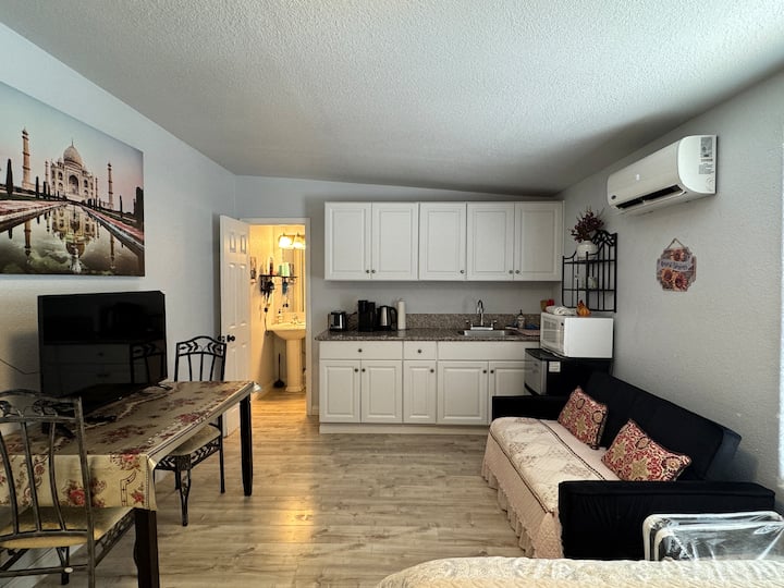 Sun Guesthouse A With Mountain Views - Pahrump, NV