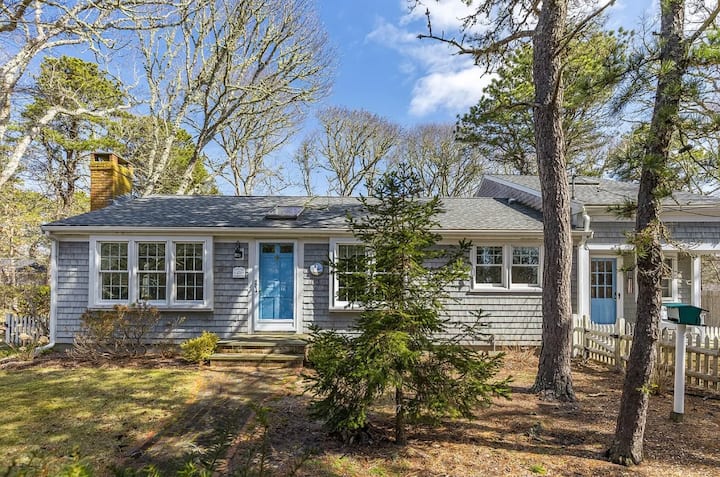 Charming Cape Cod Cottage - Harwich, MA