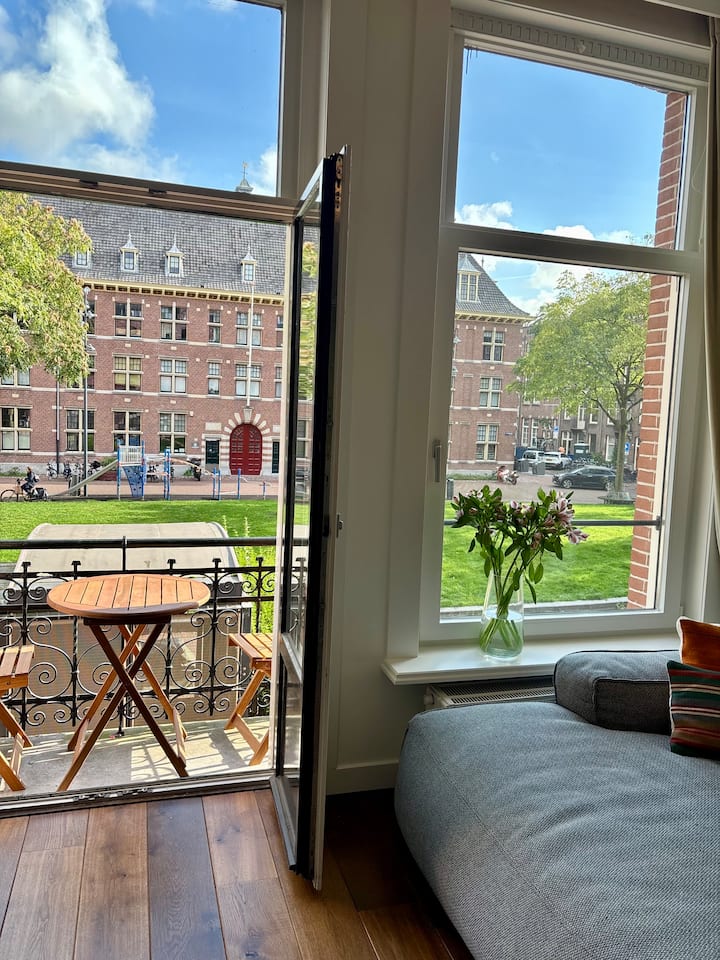 Licht & Gezellig Appartement Aan Plein In Oud-west - Ámsterdam