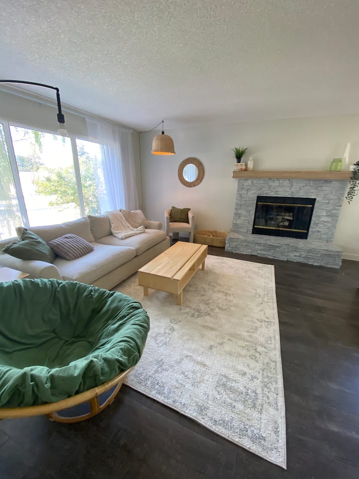 New - Spacious Bright Home In Great Location - Red Deer