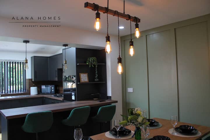 Your 3br | Home Away From Home - 울버햄프턴